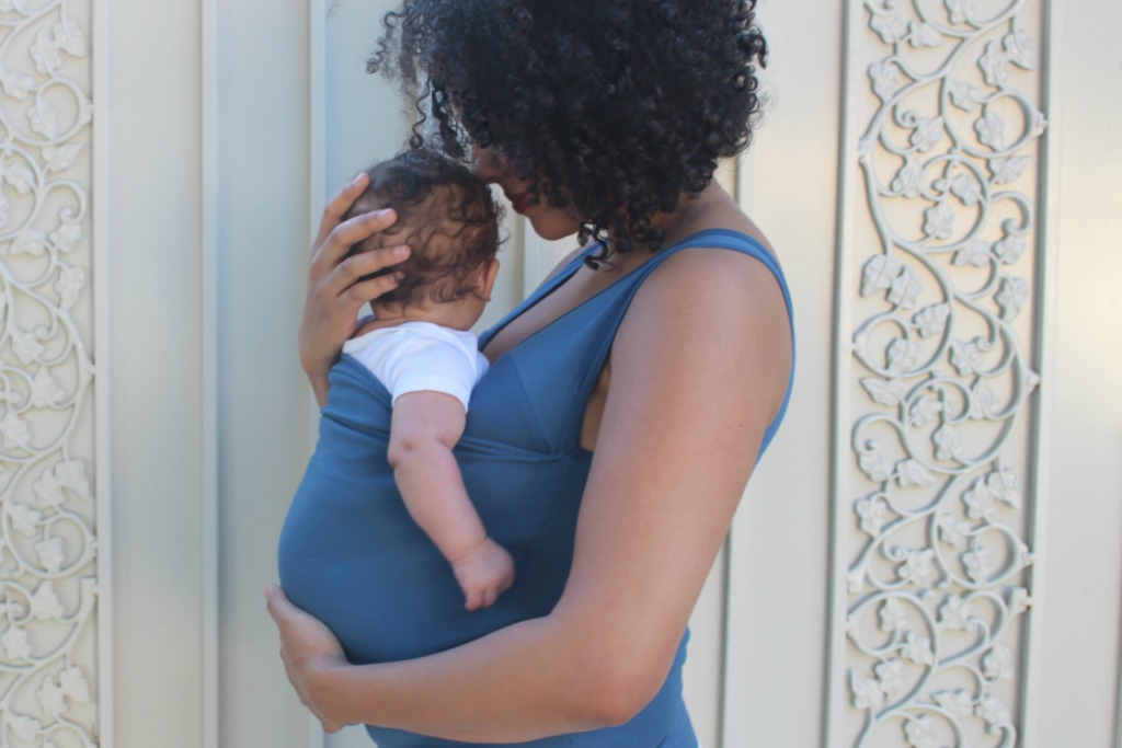 Simple Baby Wearing with the Lalabu Soothe Shirt - DiscoCurls